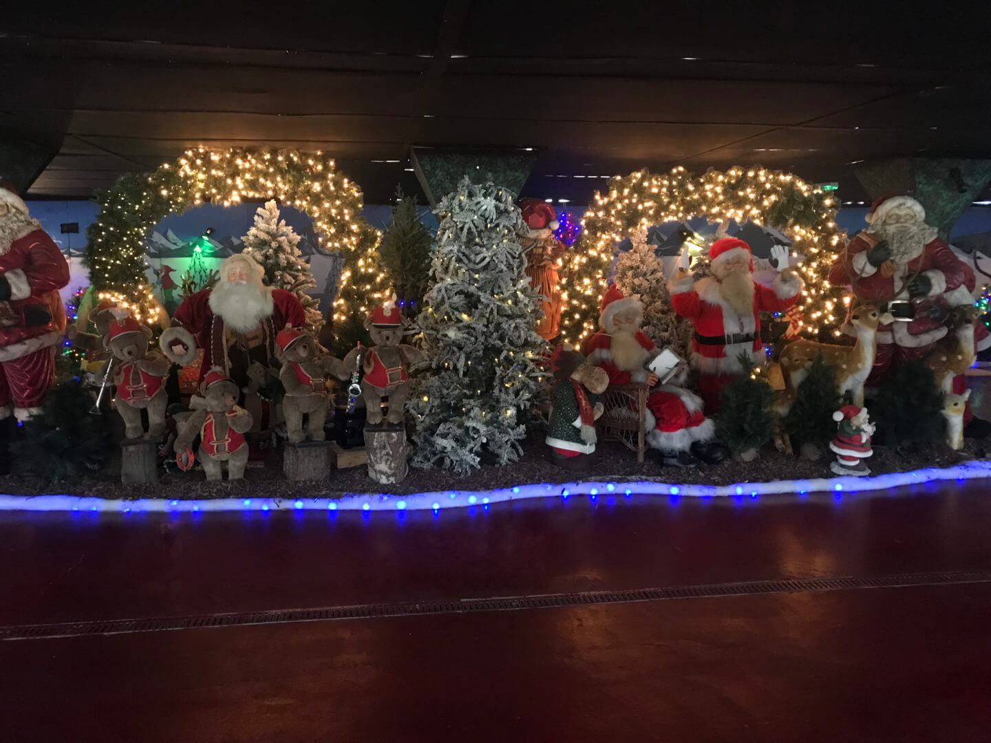 Visiting Santa at Springtime Garden Centre - The Roskilly's